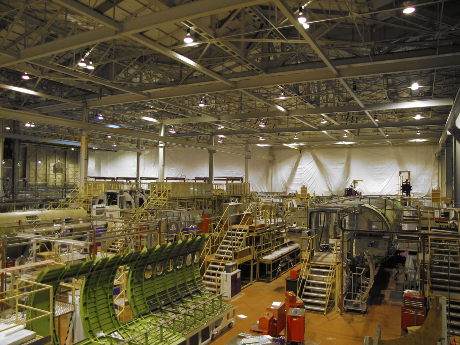 Warehouse debris containment - Bombardier - Tufcoat